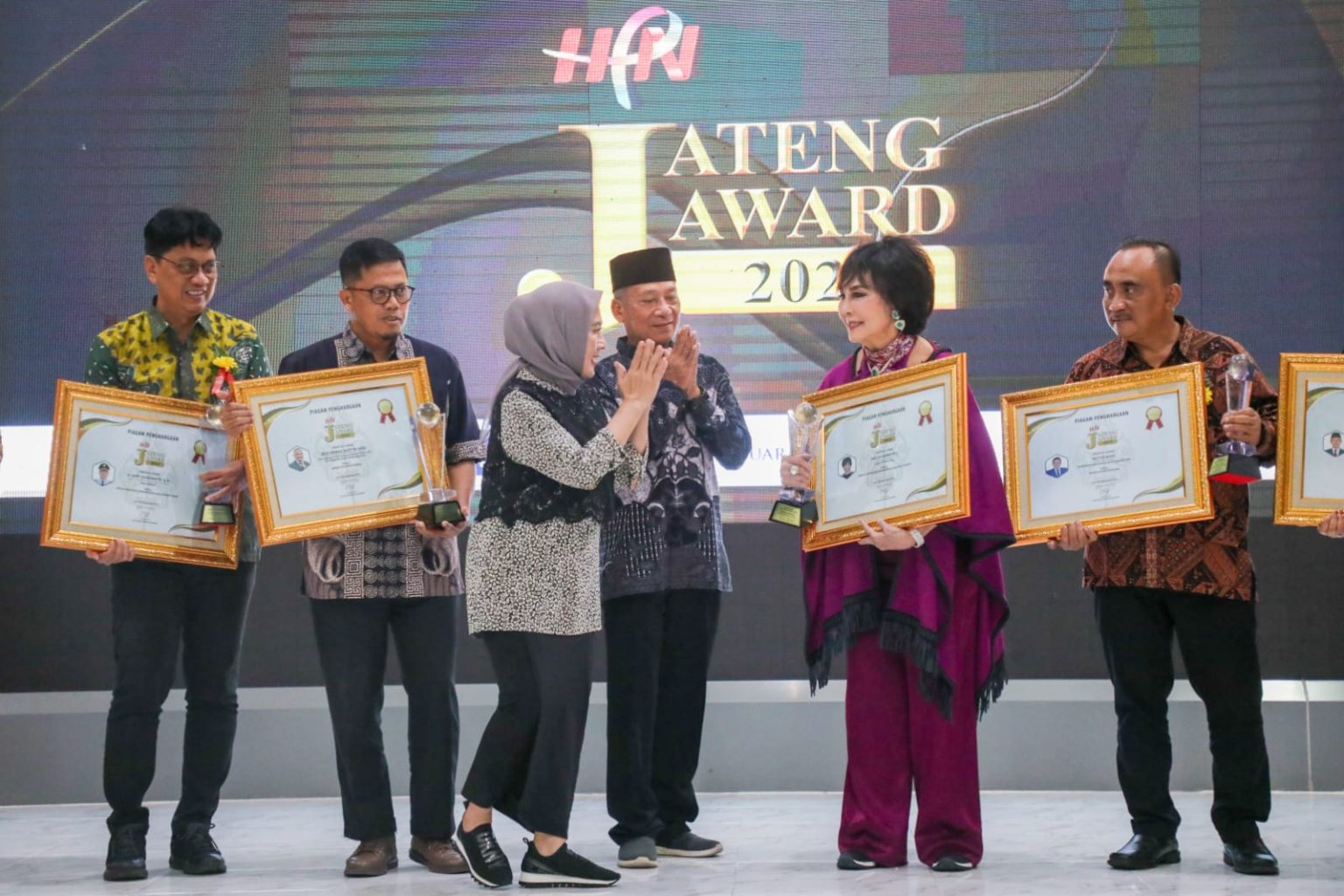 11 Tokoh Terima Penghargaan HPN Jateng Award 2024 - My Blog